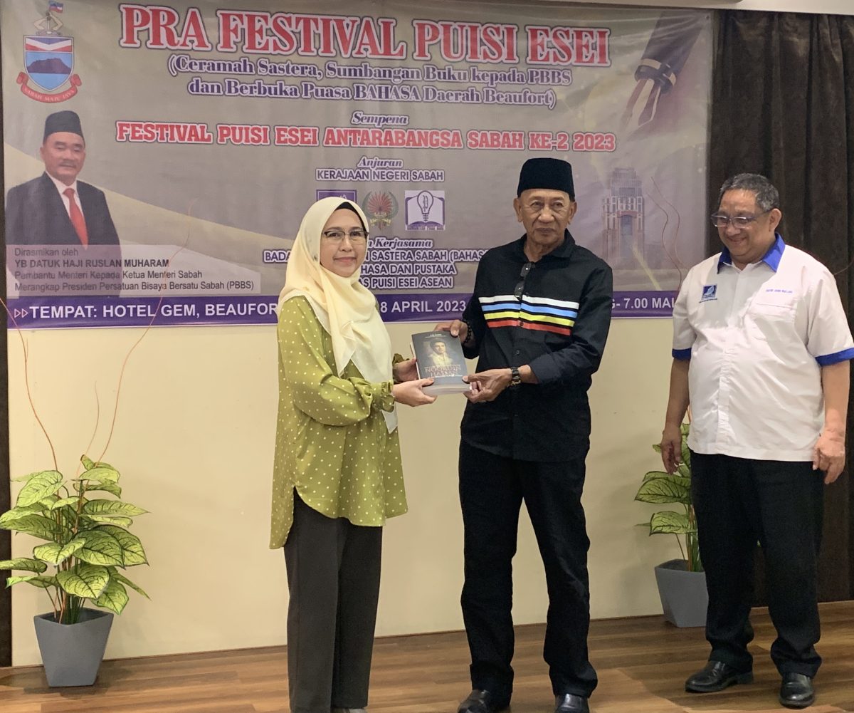 BAHASA Anjur Prafestival Puisi Esei