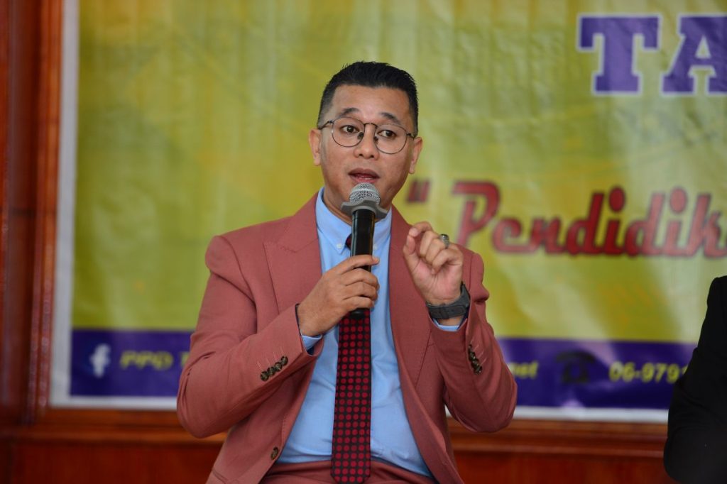 Azimin Daud Kongsi Cerita Melalui Buku Kanak-kanak